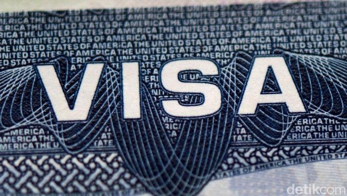 Perbedaan Visa dan Paspor: Bentuk, Fungsi, hingga Cara Mengurusnya