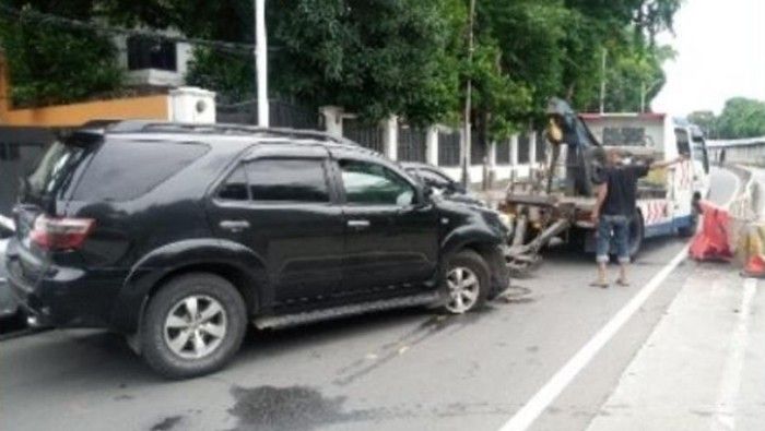 SUV Tabrak Separator Busway di Jakarta Selatan: Kronologi dan Penanganan