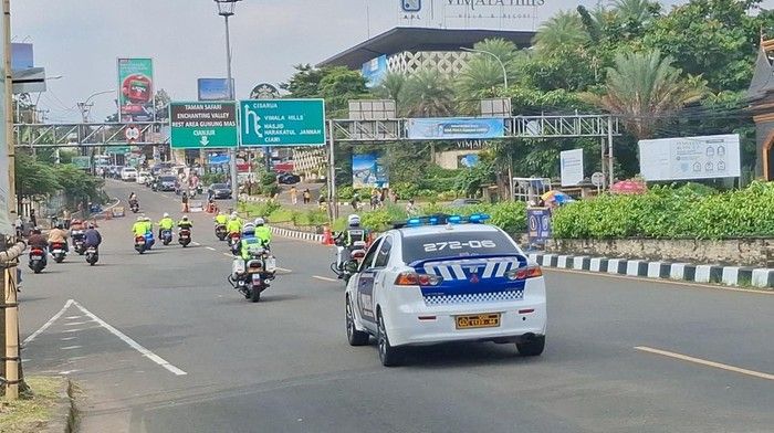 Siang Ini, Lalin Puncak Bogor Diberlakukan One Way ke Jakarta: Wisatawan Diminta Cari Tujuan ...