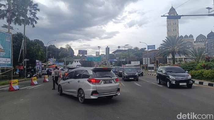 One Way di Puncak Bogor Berakhir, Lalu Lintas Kembali Dua Arah