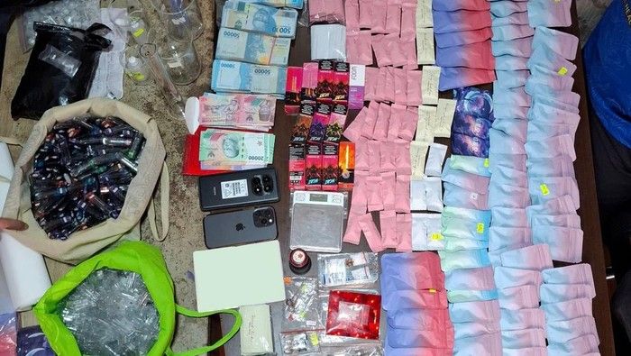 Dari Kasus ABG Disekap, Polisi Bongkar Pabrik Vape Narkoba Milik WN ...