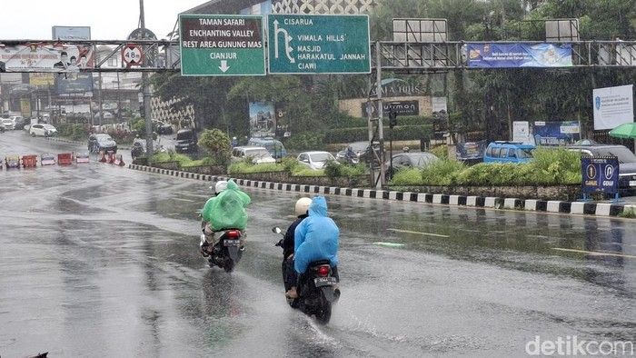 Polisi Terapkan Sistem One Way di Jalur Puncak Bogor Menuju Jakarta untuk Mengatasi Arus Balik ...