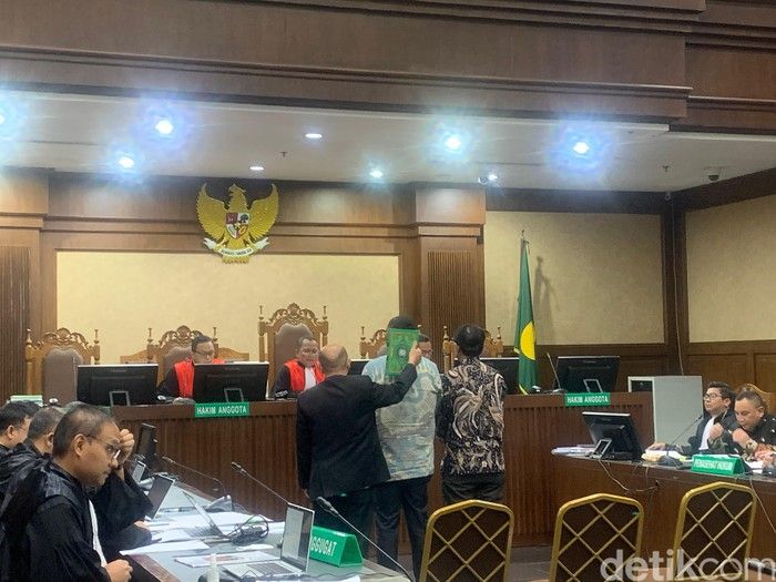 Kasus Korupsi Pengadaan Truk Basarnas: Pemberian Alphard pada Dadang ...