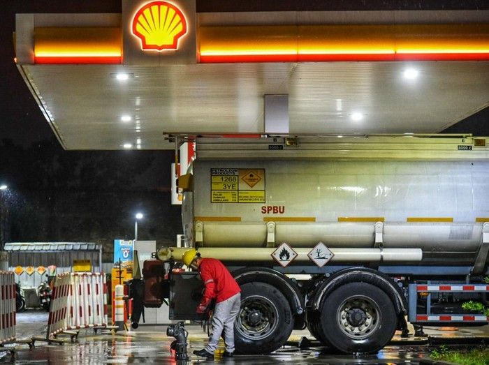 Sejarah Awal Shell di Indonesia: Dari Penemuan Minyak hingga ...