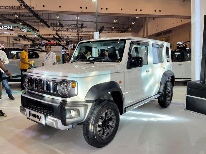 Suzuki Jimny 5-Door White Rhino Edition Resmi Meluncur di Indonesia dengan Harga Rp 495 Juta