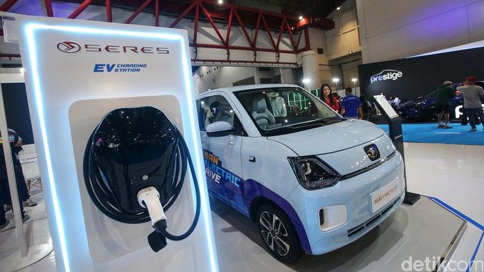Duel Sengit Mobil Listrik Mungil: Seres E1 vs Wuling Air EV